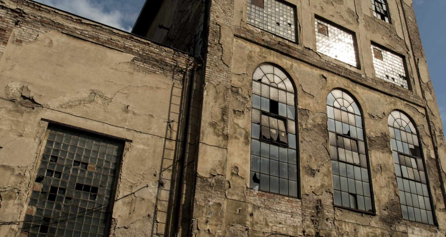Old Factory Building | Copyright-free photo (by M. Vorel) | LibreShot