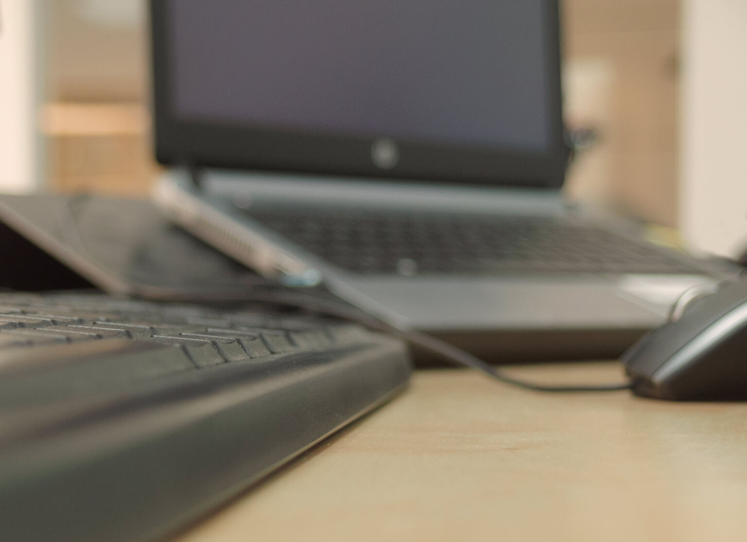 Blurred Office Desk | Copyright-free photo (by M. Vorel) | LibreShot