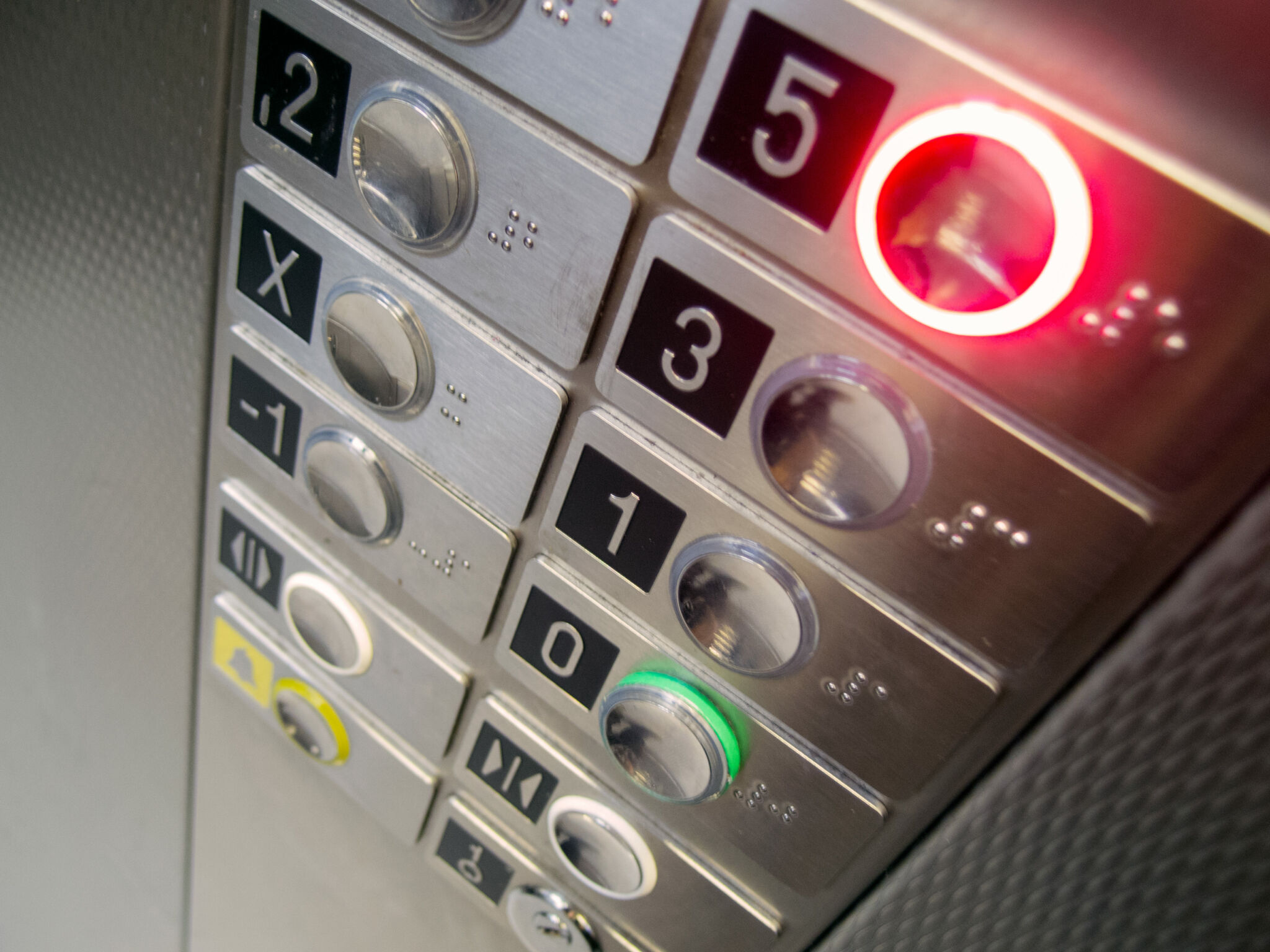 Lift buttons | Copyright-free photo (by M. Vorel) | LibreShot