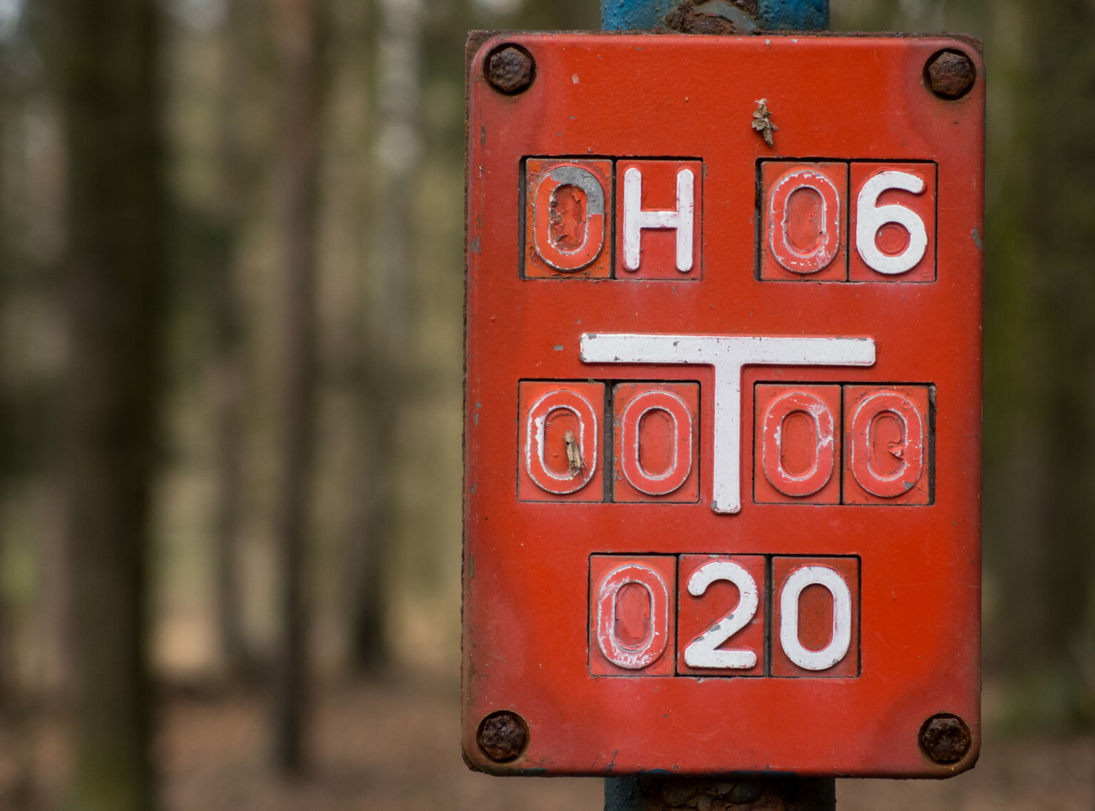 Hydrant identifier sign | Copyright-free photo (by M. Vorel) | LibreShot