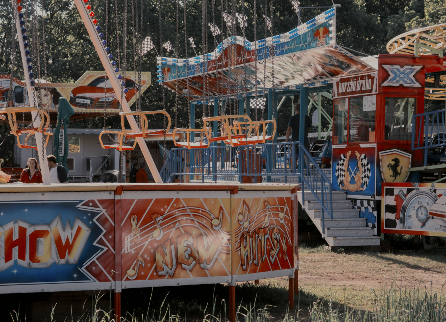 Fun fair | Copyright-free photo (by M. Vorel) | LibreShot