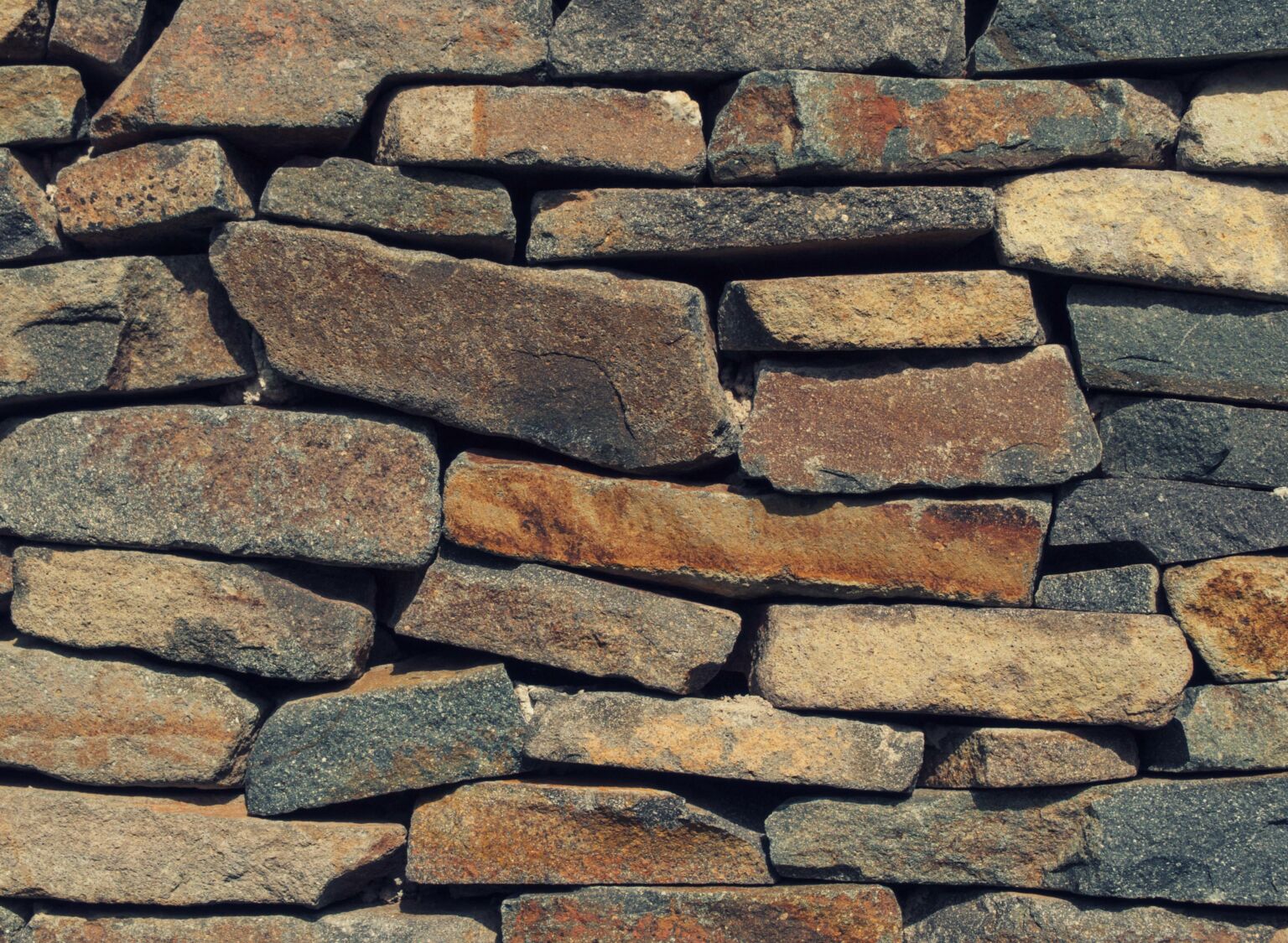 Stone wall | Copyright-free photo (by M. Vorel) | LibreShot