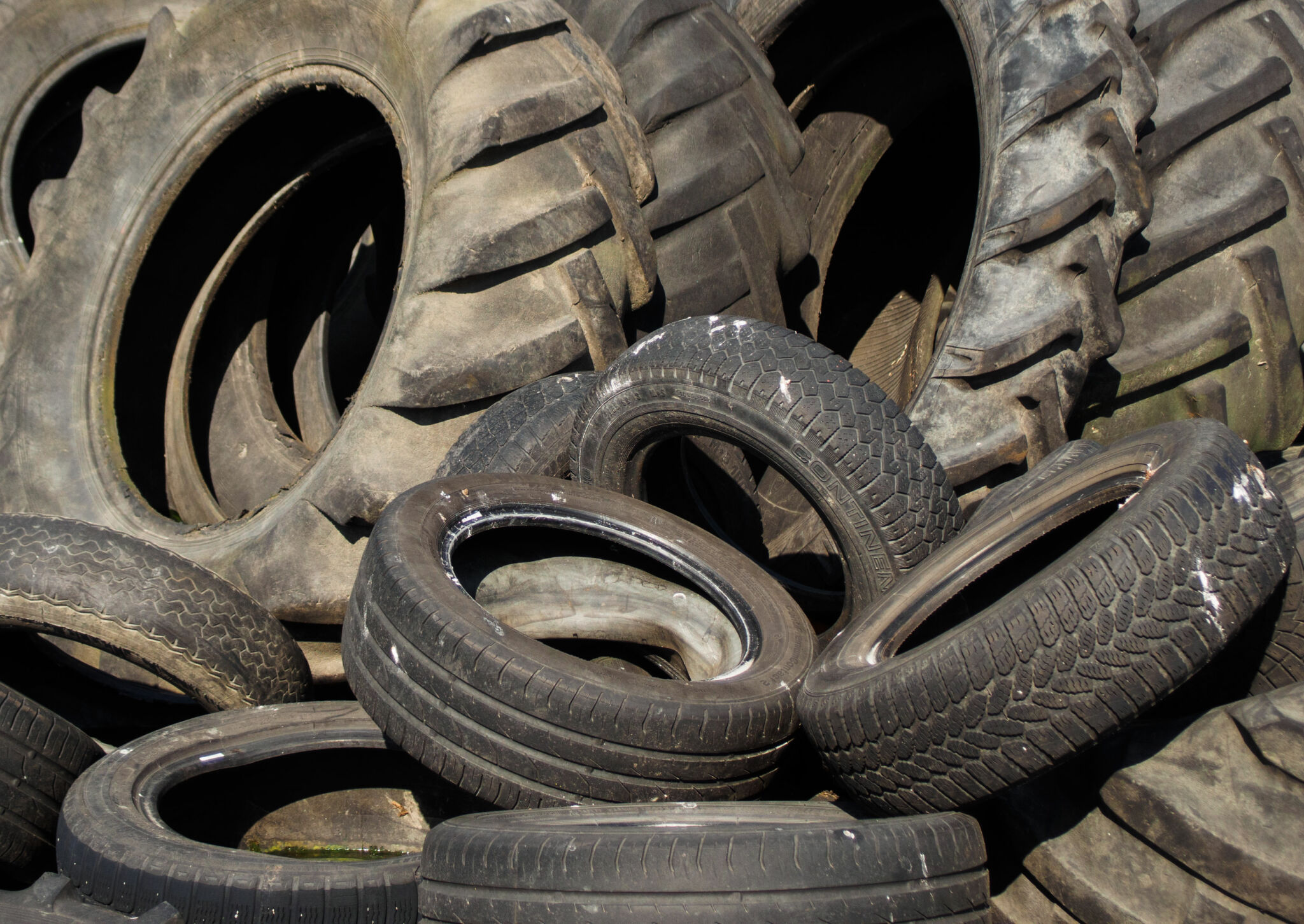 Used Tyres | Copyright-free photo (by M. Vorel) | LibreShot