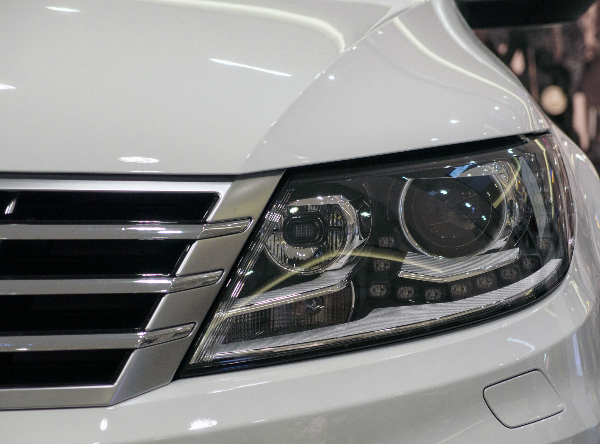 White Car Light Detail | Copyright-free photo (by M. Vorel) | LibreShot