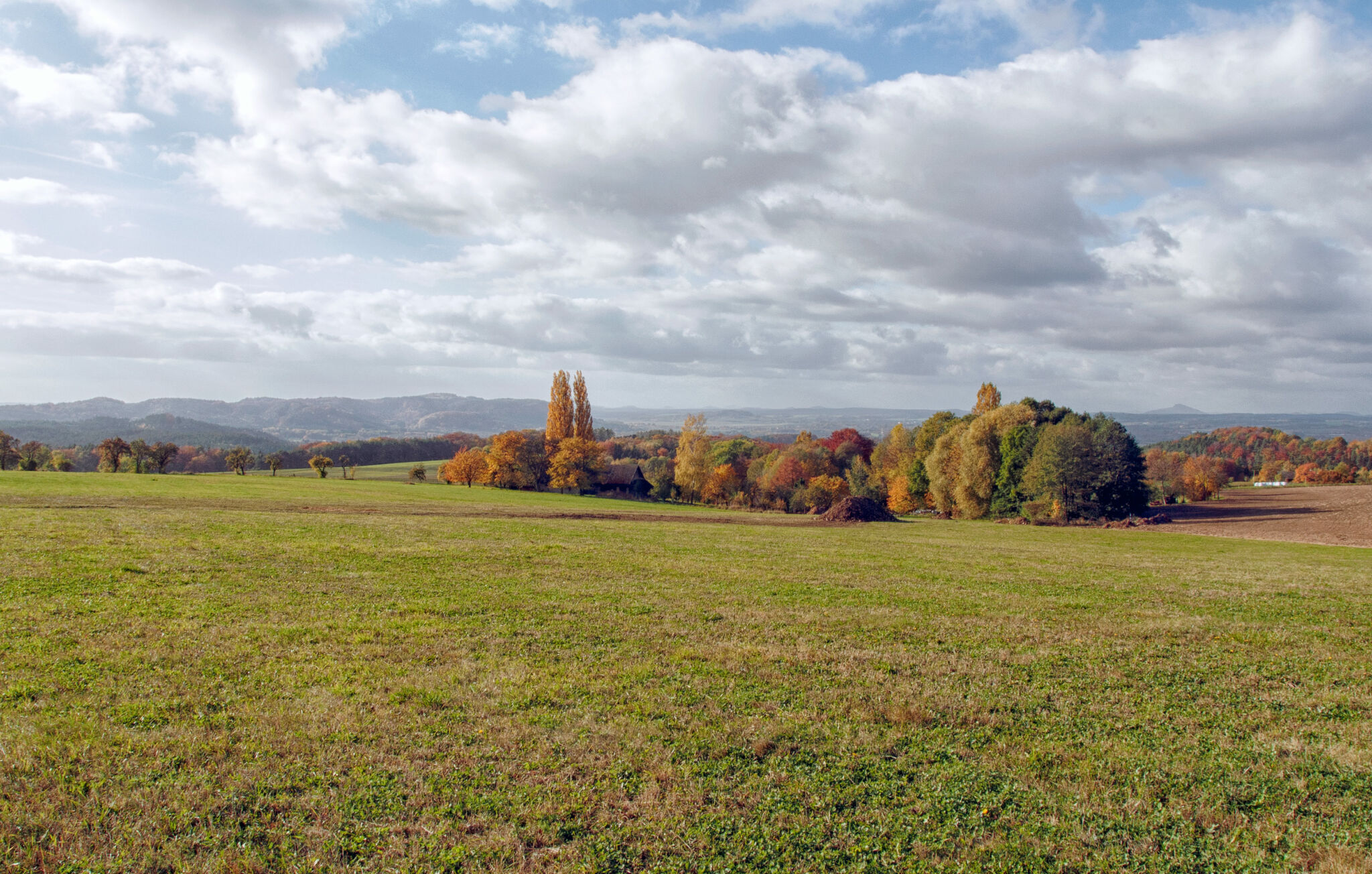 Autumn Landscape | Copyright-free photo (by M. Vorel) | LibreShot