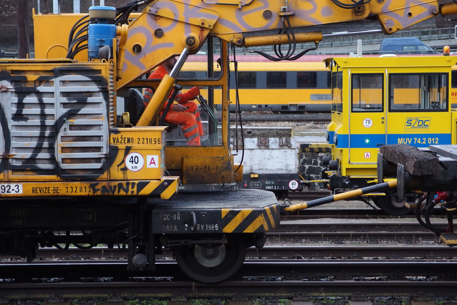 Work at the train station | Copyright-free photo (by M. Vorel) | LibreShot