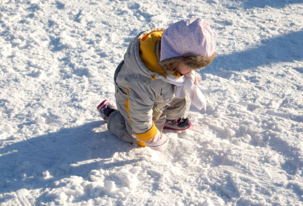 Children On Snow | Copyright-free photo (by M. Vorel) | LibreShot
