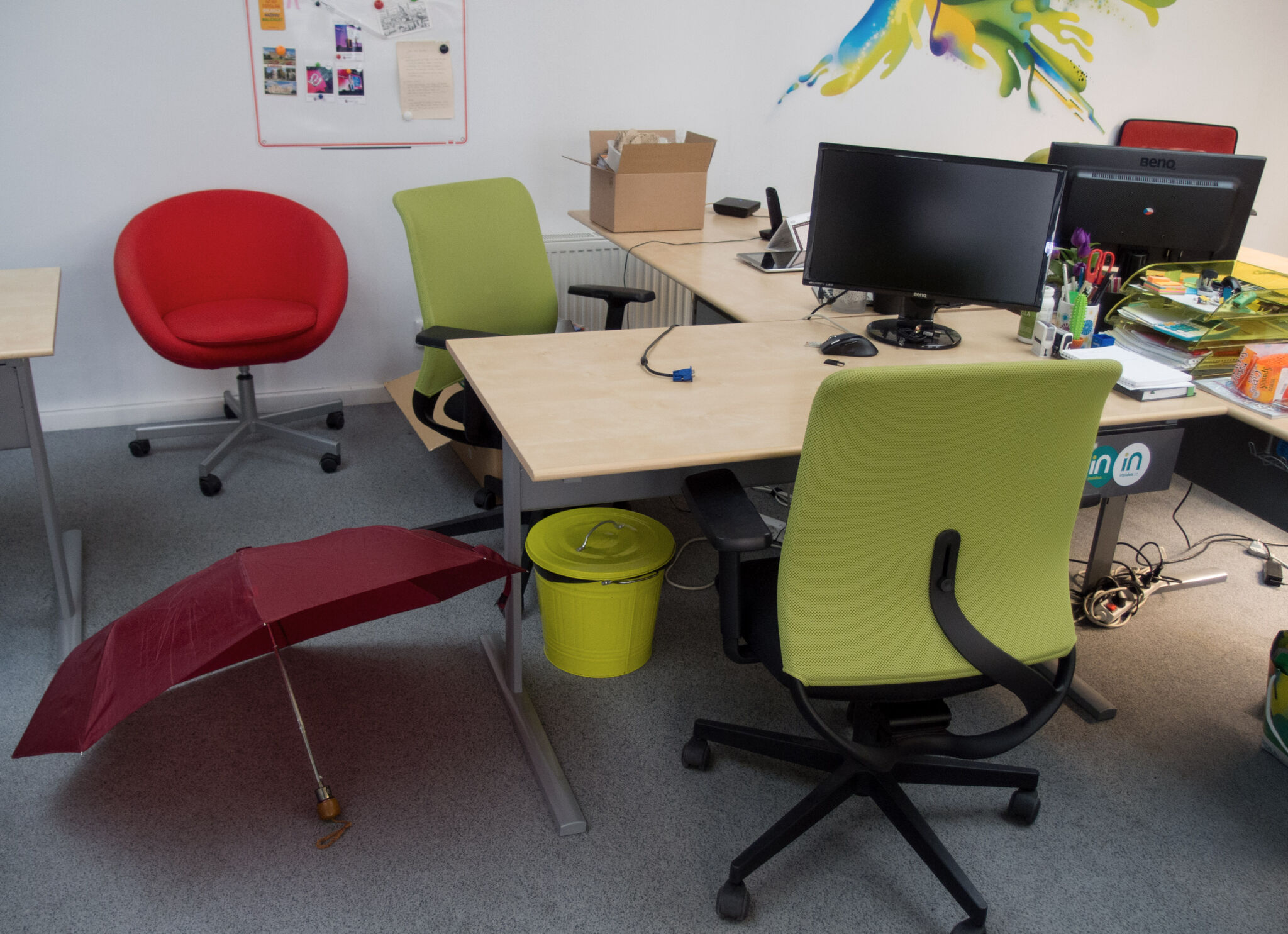 Colorful Office Interior | Copyright-free photo (by M. Vorel) | LibreShot