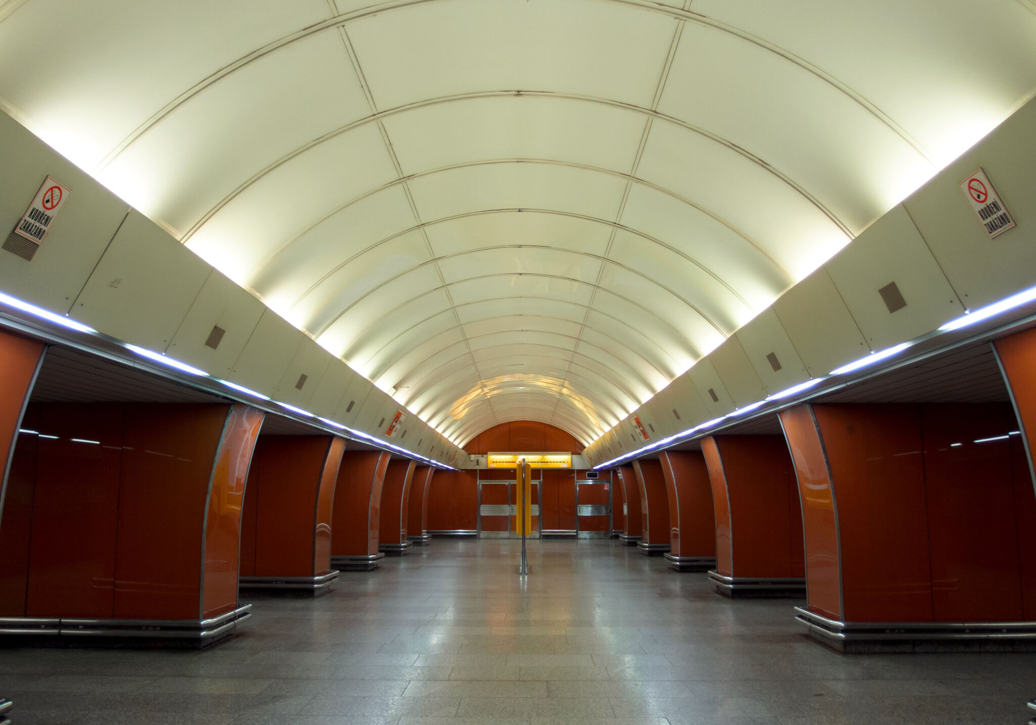 Empty Metro Station | Copyright-free photo (by M. Vorel) | LibreShot