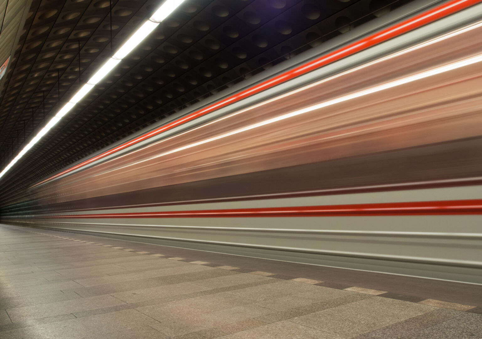 Metro In Motion | Copyright-free photo (by M. Vorel) | LibreShot