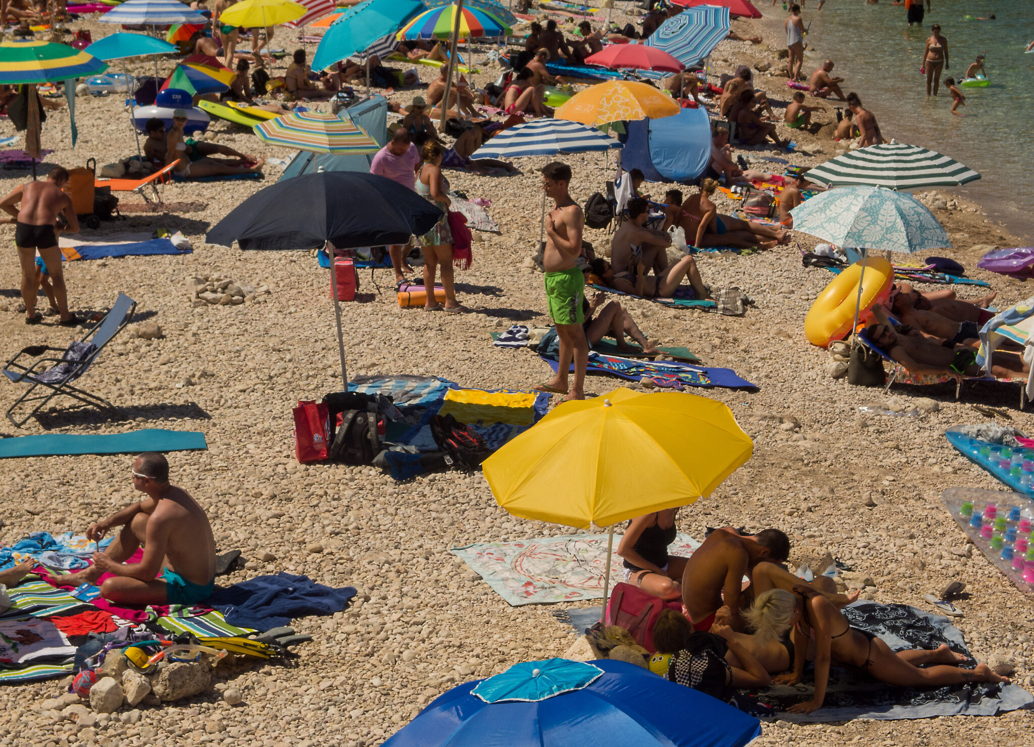 People On The Beach | Copyright-free photo (by M. Vorel) | LibreShot
