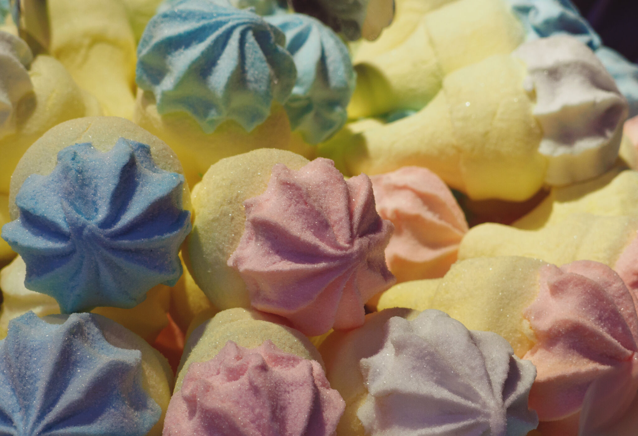 Colorful Meringues | Copyright-free photo (by M. Vorel) | LibreShot