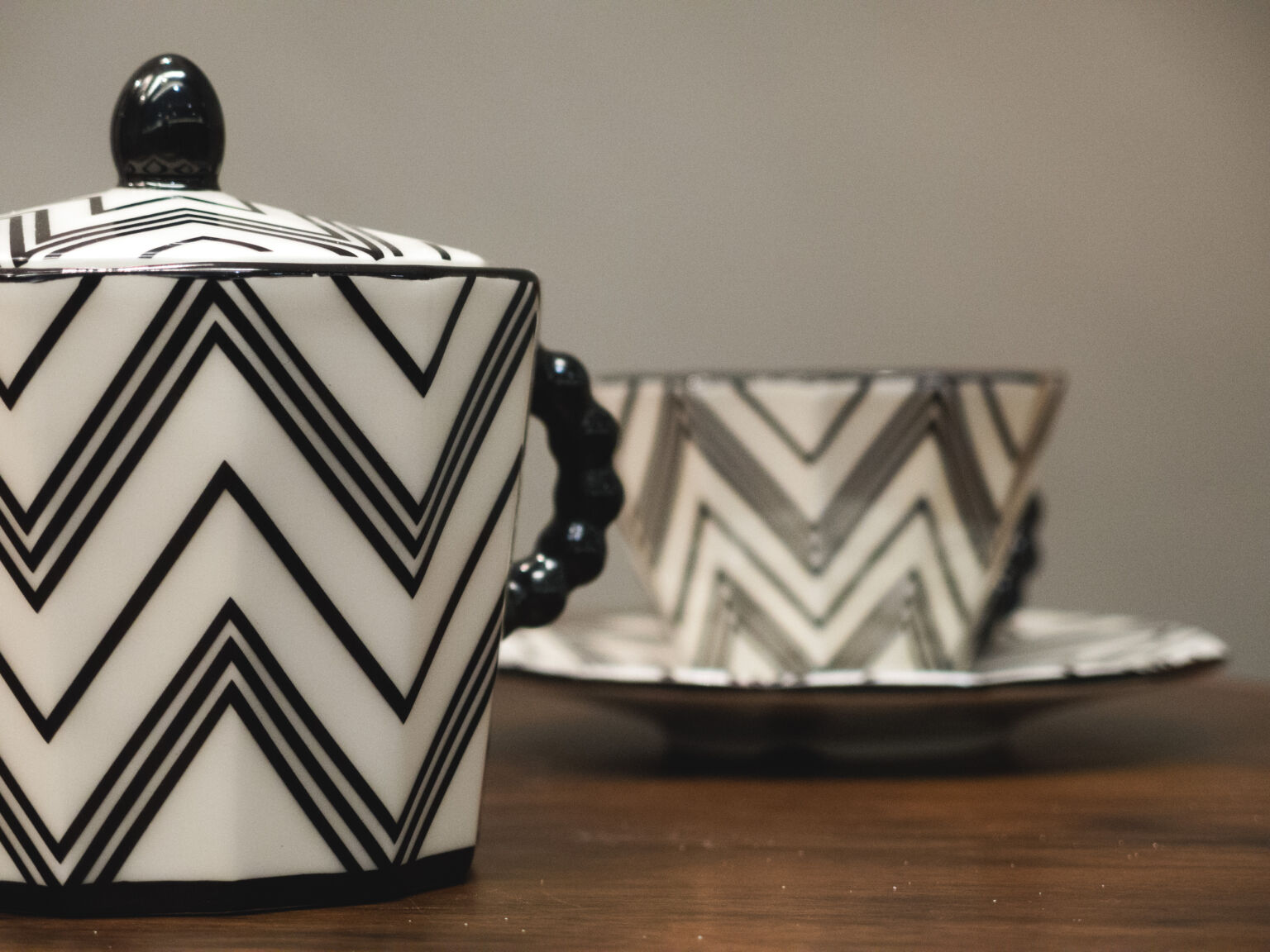 Cubist tea set | Copyright-free photo (by M. Vorel) | LibreShot