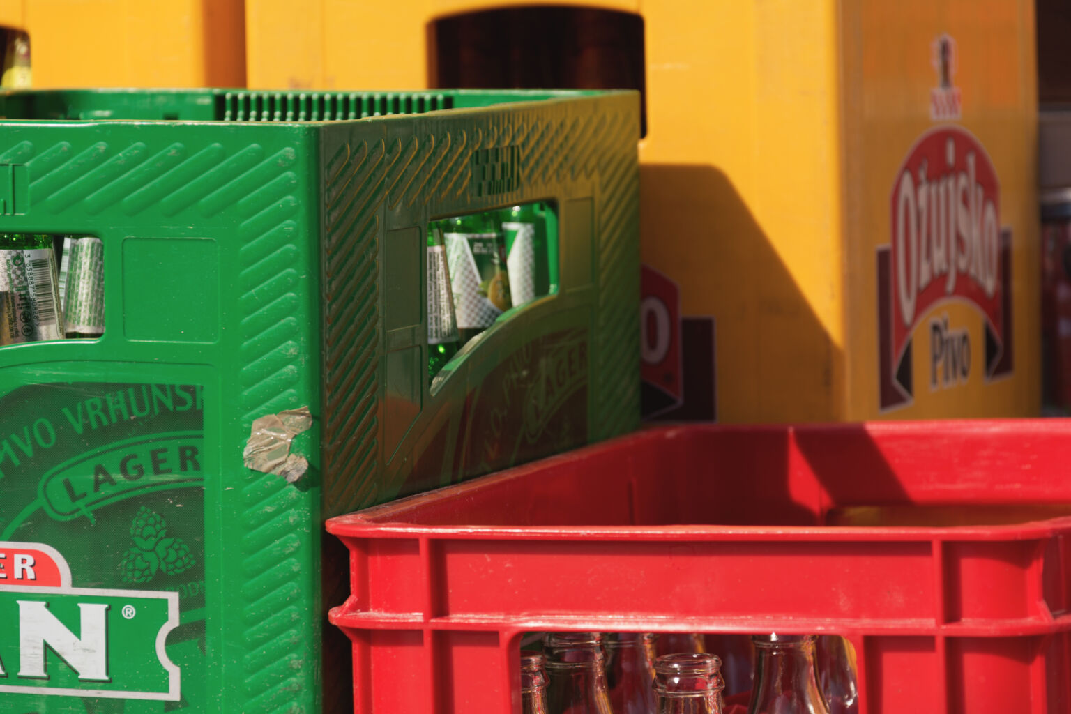 Beverage crates | Copyright-free photo (by M. Vorel) | LibreShot