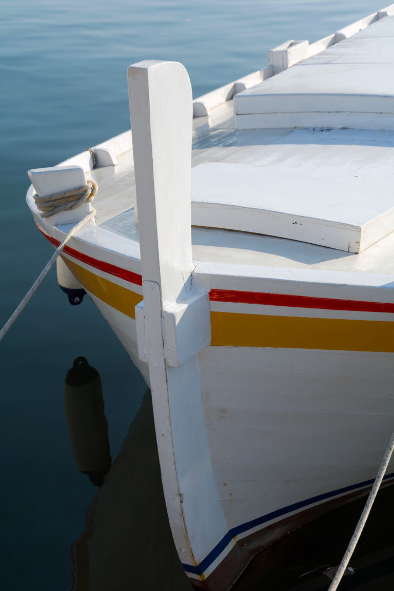 White wooden sea boat | Copyright-free photo (by M. Vorel) | LibreShot