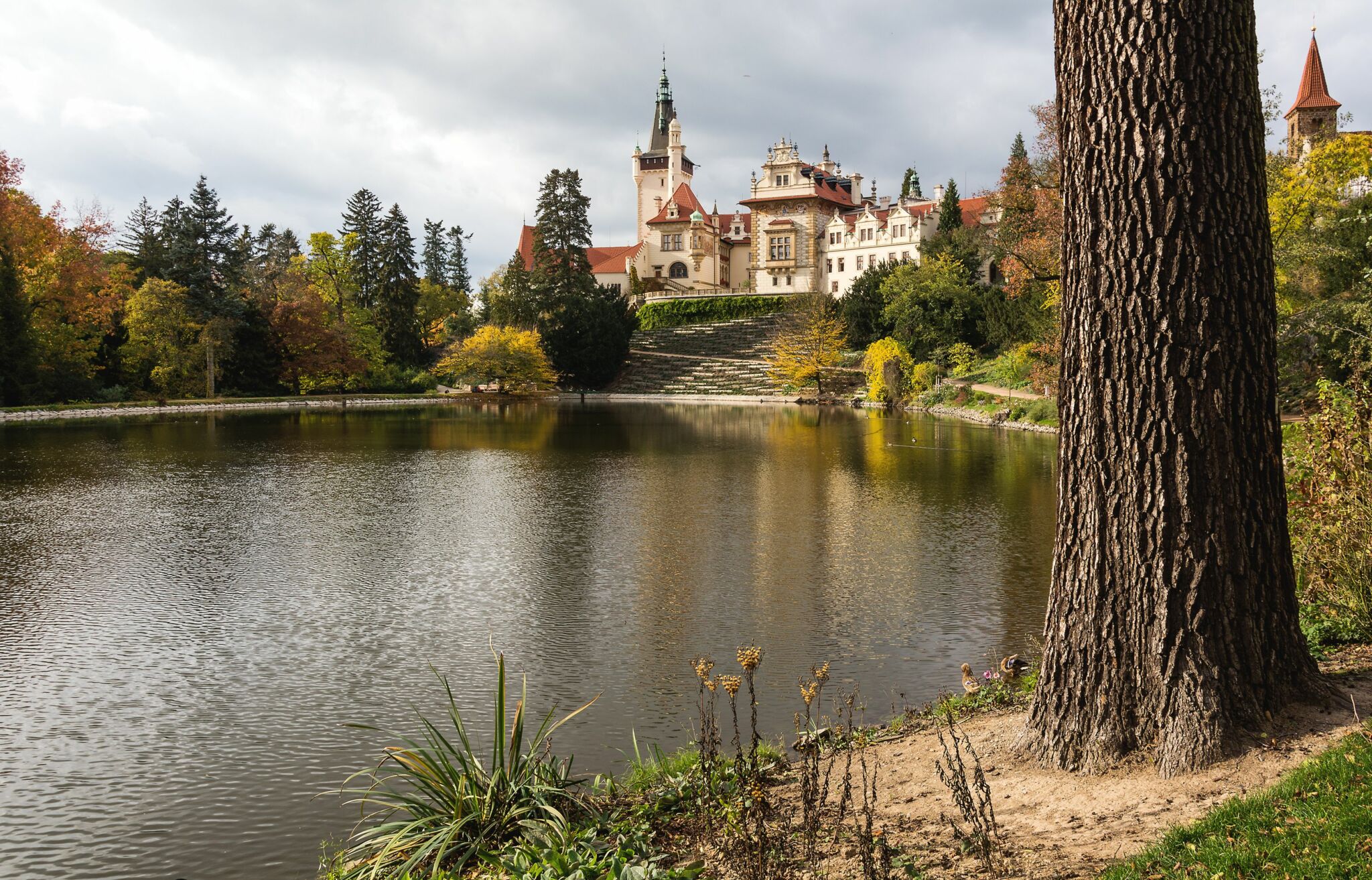 Pruhonice Castle With Pond | Copyright-free photo (by M. Vorel) | LibreShot