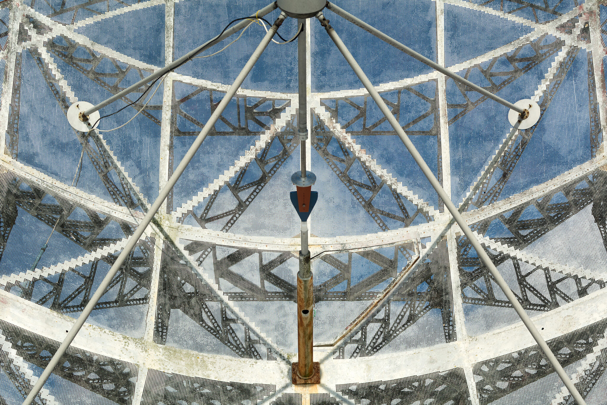 Big Parabolic Antenna | Copyright-free photo (by M. Vorel) | LibreShot