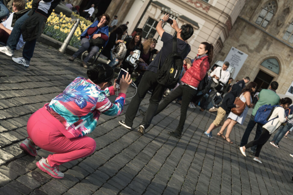 Tourists in the city | Copyright-free photo (by M. Vorel) | LibreShot