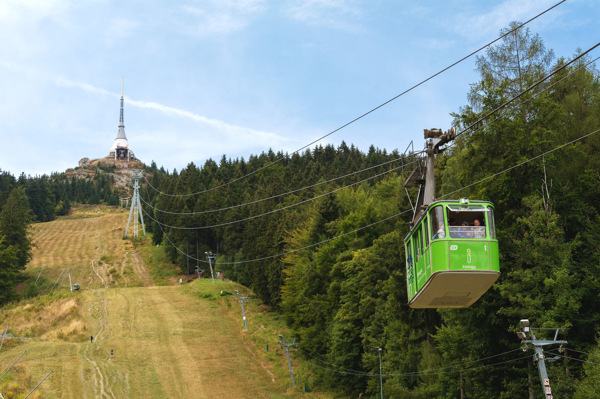 Jested Cable Car | Copyright-free photo (by M. Vorel) | LibreShot