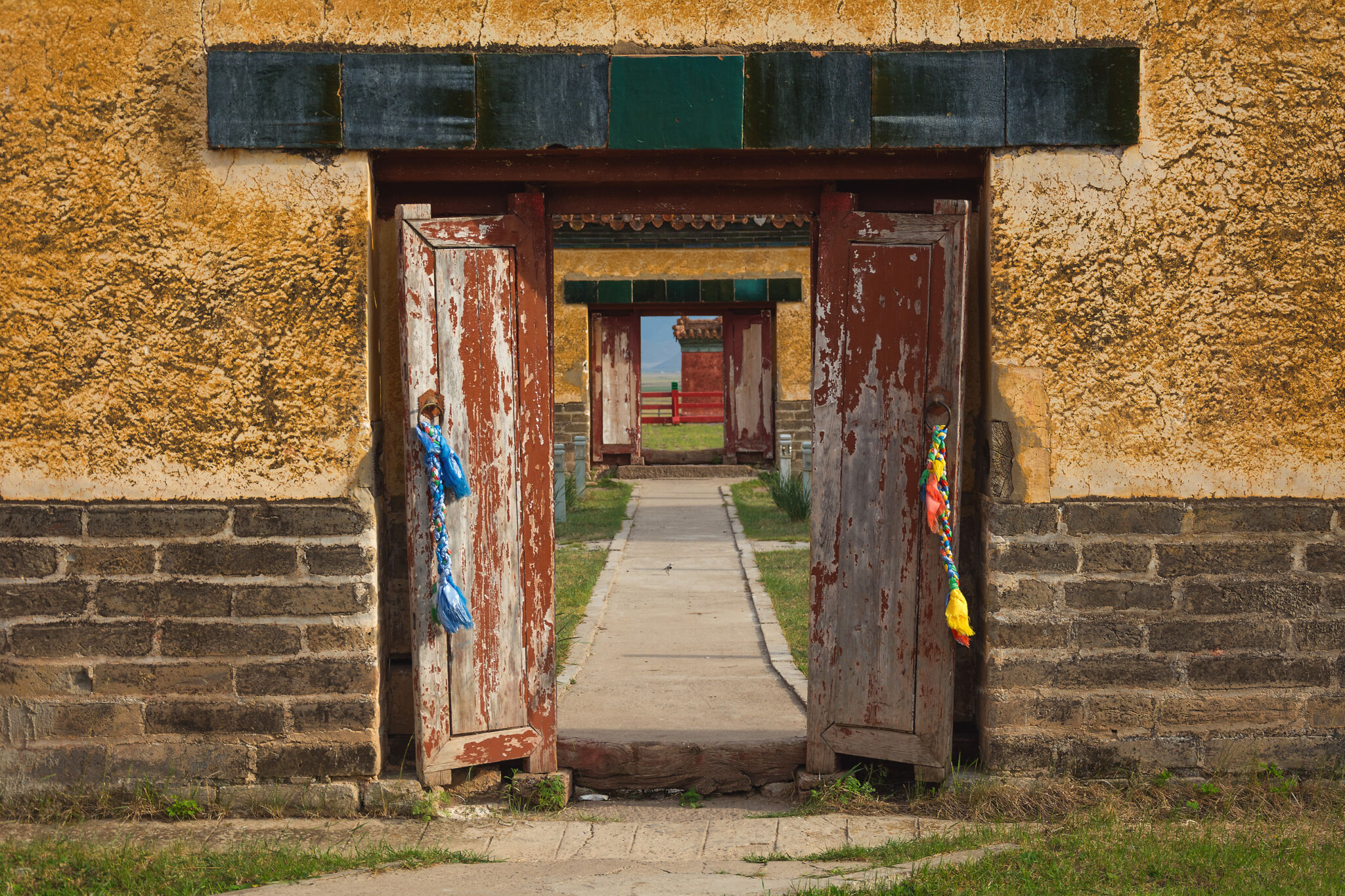 Buddhist monastery door | Copyright-free photo (by M. Vorel) | LibreShot