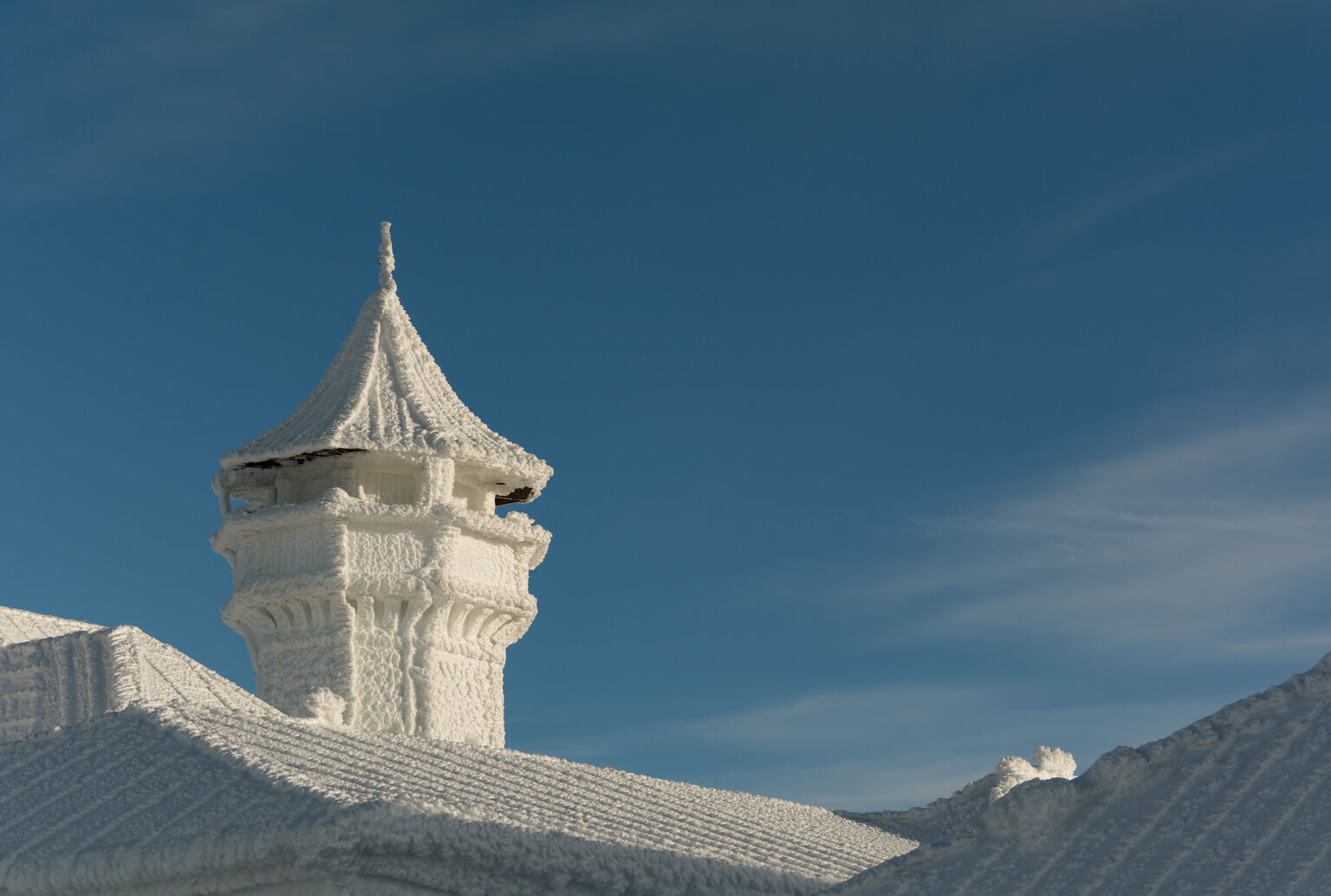 Frozen tower | Copyright-free photo (by M. Vorel) | LibreShot