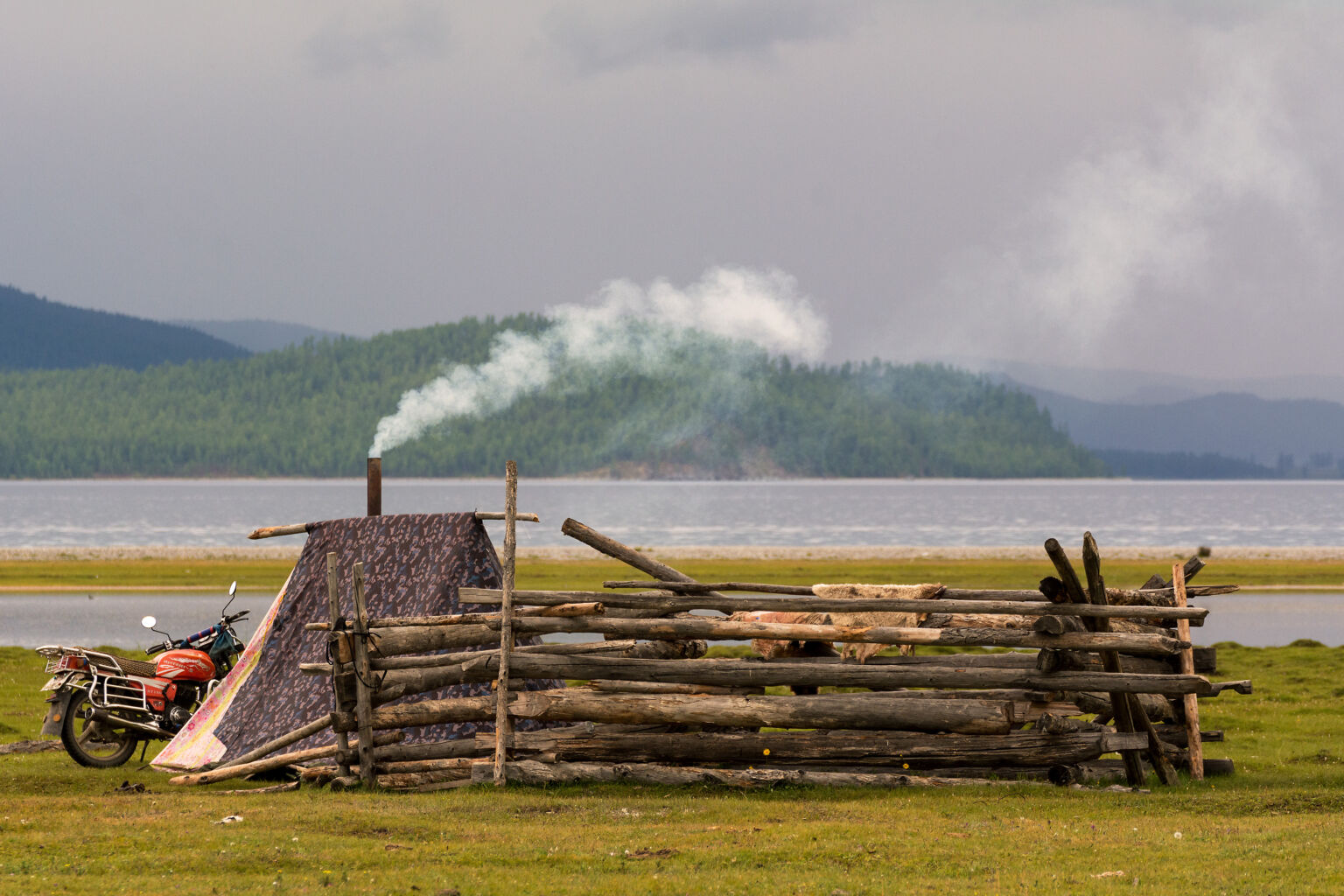 Nomadic tent in Mongolia | Copyright-free photo (by M. Vorel) | LibreShot