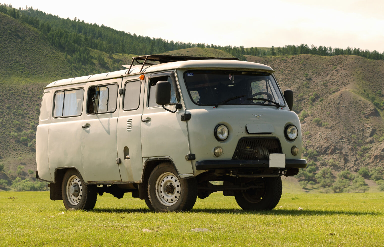 Old Russian Minivan | Copyright-free photo (by M. Vorel) | LibreShot