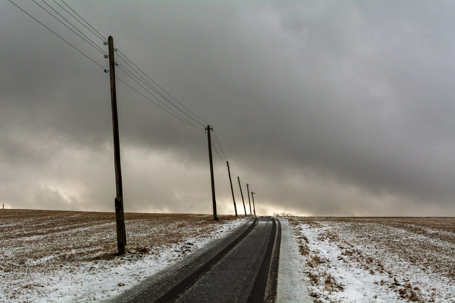 Winter Road | Copyright-free photo (by M. Vorel) | LibreShot